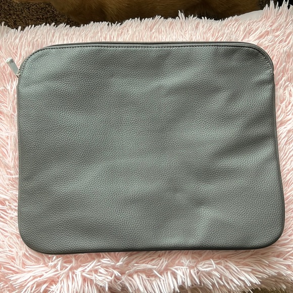 thirty-one | Bags | 5 Inch Laptop Sleeve By Thirtyone | Poshmark